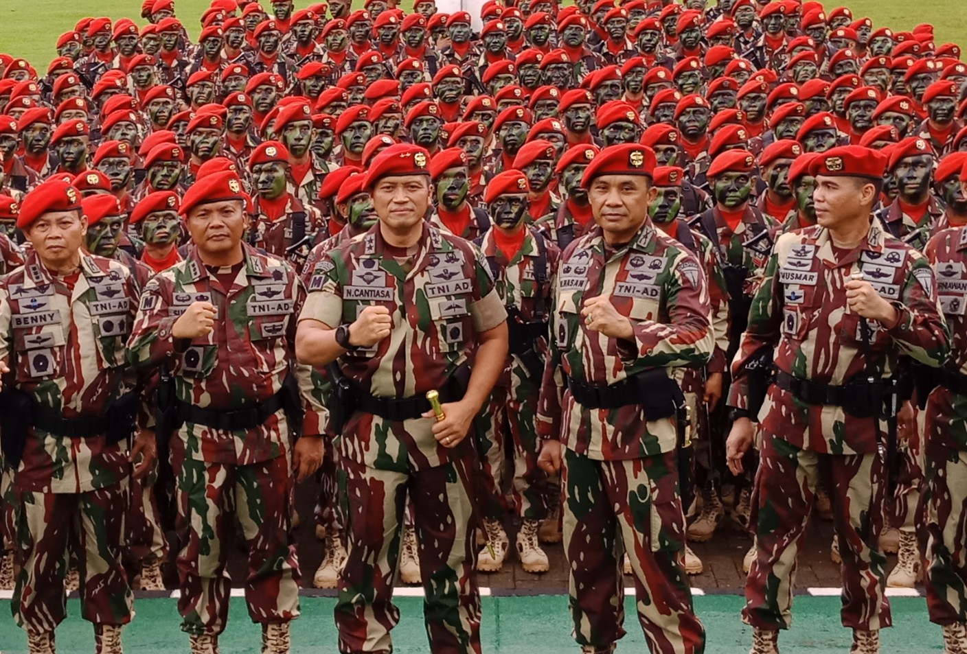 Mayjen TNI I Nyoman Cantiasa Resmi Genggam Tongkat Komando Pasukan ...